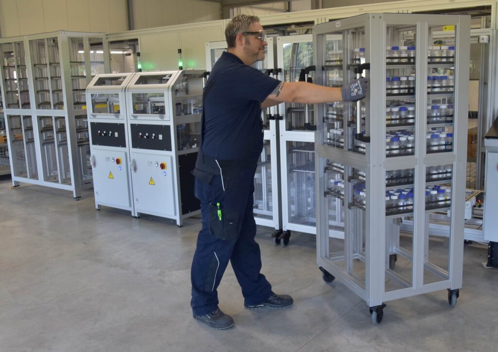 Tray Trolley – Mobility and Flexibility for Your Laboratory | HF Innovation